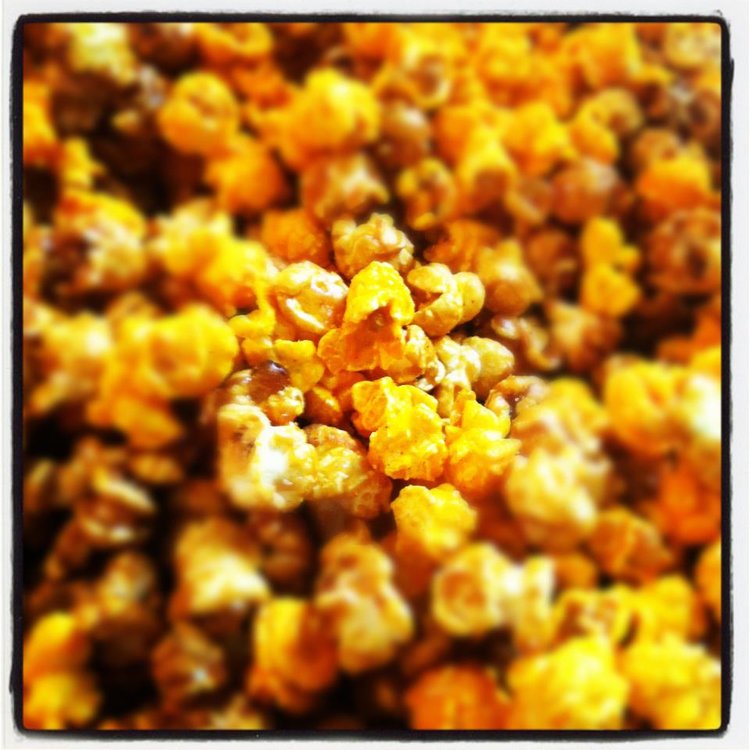 Caramel Bacon Cheddar Popcorn – Smoking Goose